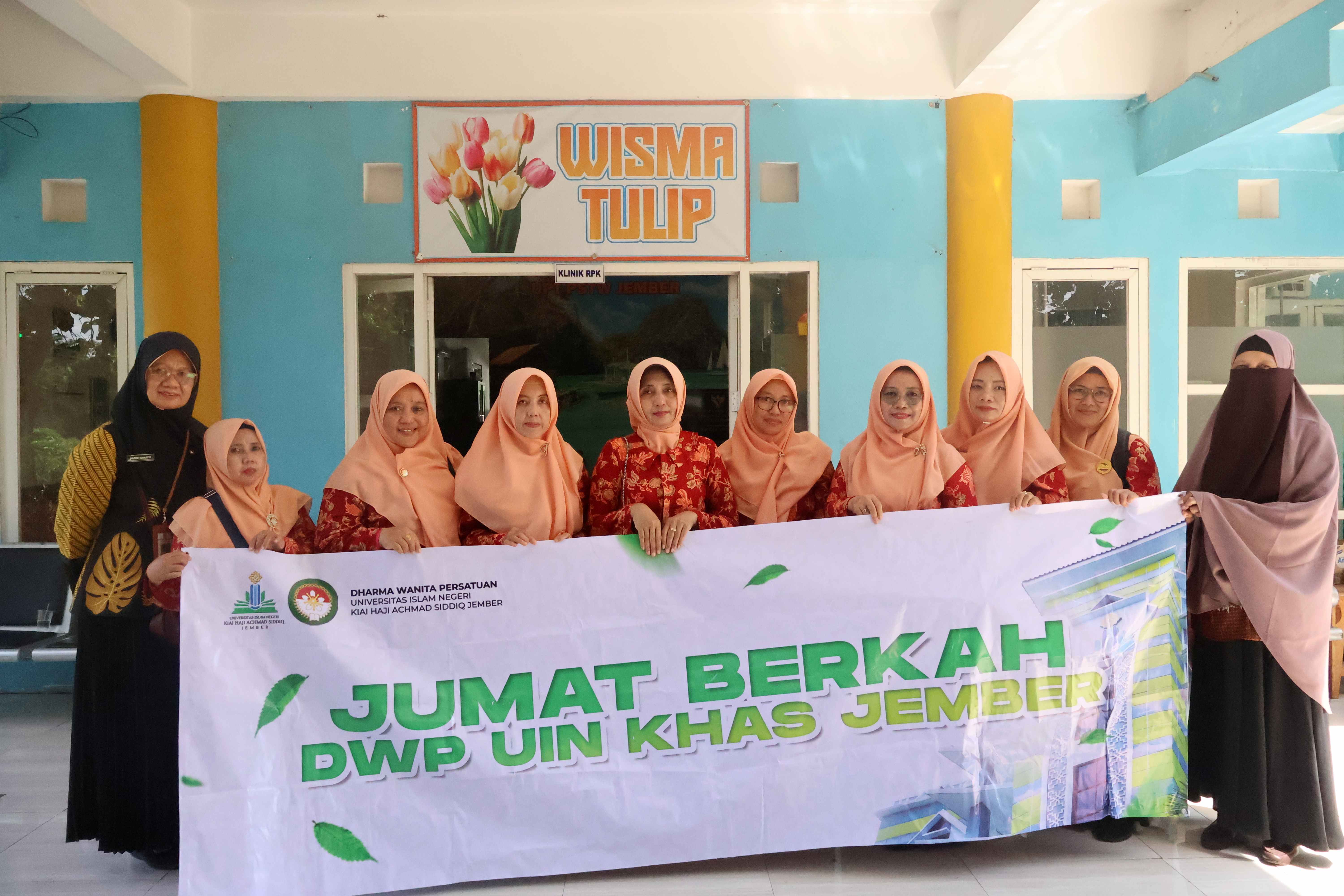 DWP UIN KHAS Jember Berbagi Kasih dengan Lansia Panti Sosial Tresna Werdha Jember | Universitas ...