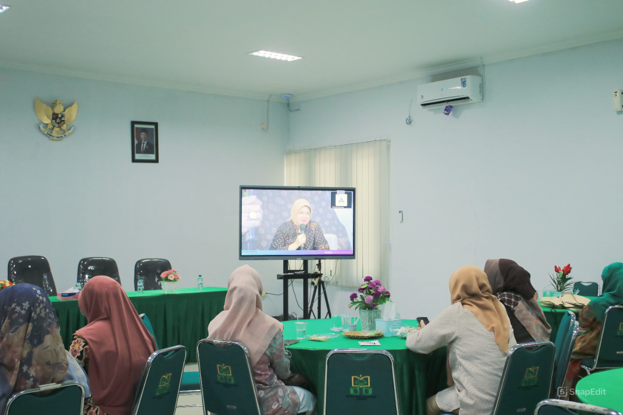 DWP UIN KHAS Jember Ikuti Webinar SERASI Seri 5 yang Diselenggarakan oleh Pusbangkom Manajemen ...