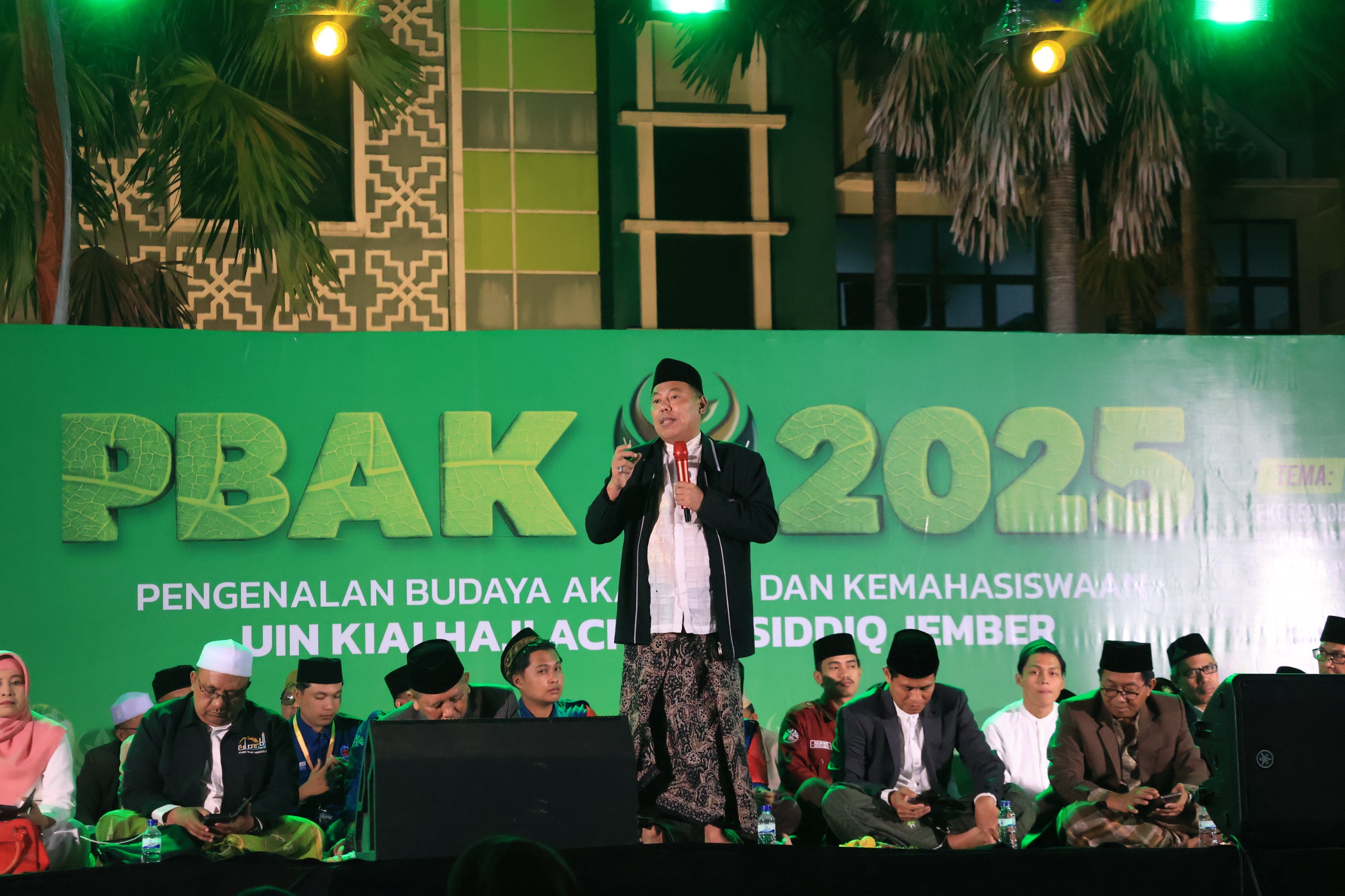 Empat Hari PBAK Berakhir Sukses, Closing Ceremony UIN KHAS Jember Hadirkan Majelis Dzikir dan ...