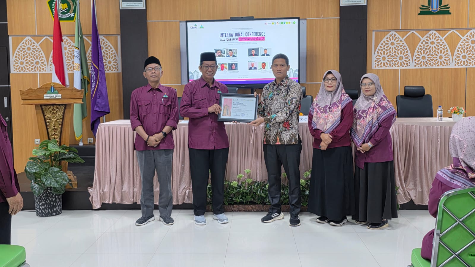 Fakultas Ekonomi dan Bisnis Islam UIN KHAS Jember Gaungkan Kolaborasi Global di ICIEBAZ 2025 ...