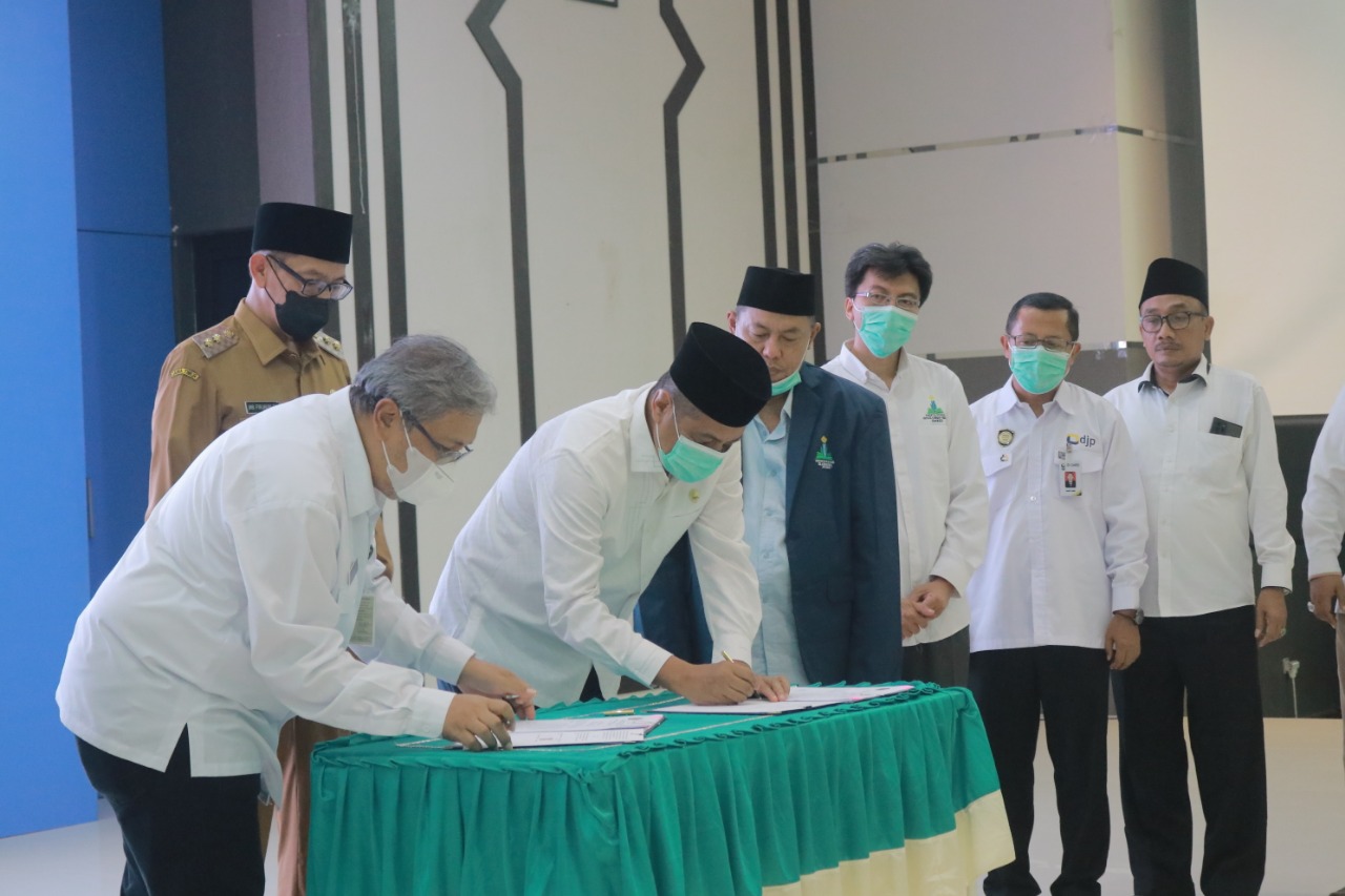 Ribuan Mahasiswa dan Masyarakat Umum Hadiri Sholawat Kebangsaan di UIN ...
