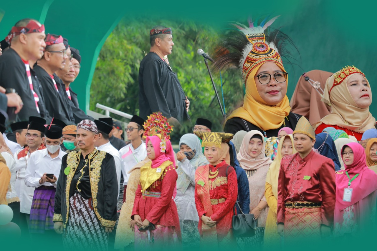 Sivitas Akademika UIN KHAS Jember Kenakan Baju Adat Peringati HAB ...