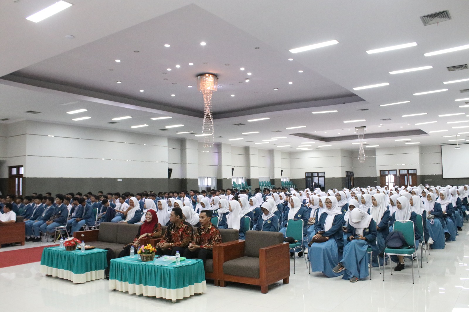 Studi Kampus, Ratusan Siswa SMAN 5 Jember Berkunjung ke UIN KHAS Jember ...